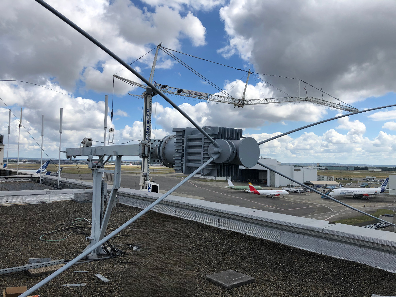 Remplacement d'une chaîne radio HF complète Rohde & Schwarz série 2100 ...